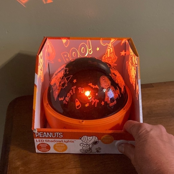 Peanuts | Holiday | Nib Peanuts Snoopy Led Rotating Halloween Shadow ...
